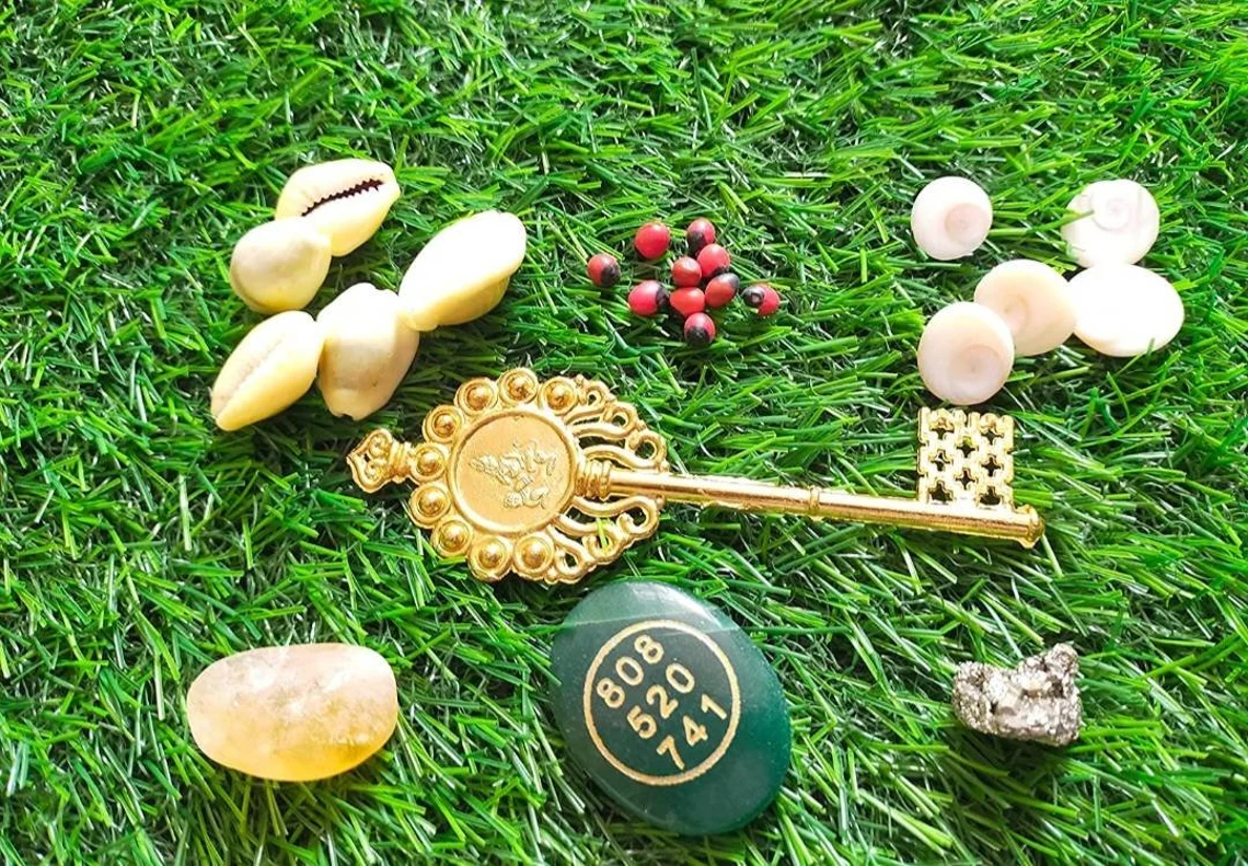 Attract Money with Wooden Pyramid Box | Shree Yantra & Reiki Symbols